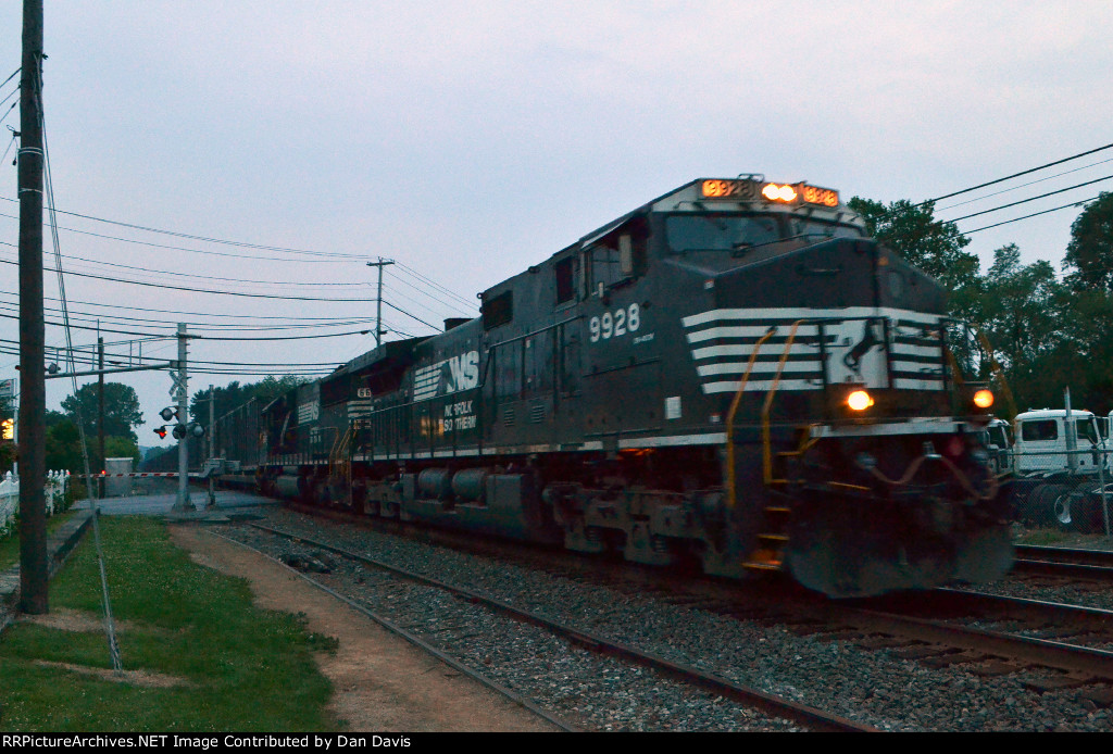 NS C40-9W 9928 leads 64J